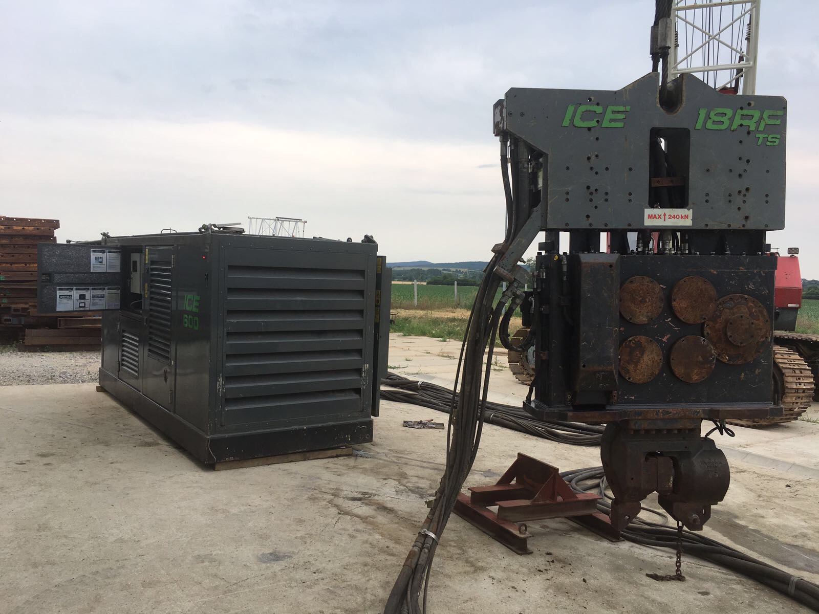 ICE 18RF VIBRATORY HAMMER